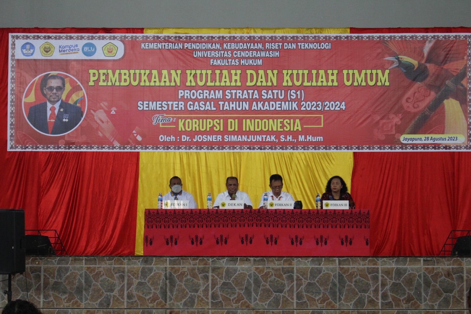 FH Uncen Memulai Tahun Akademik Dengan Kuliah Umum. – UNCEN